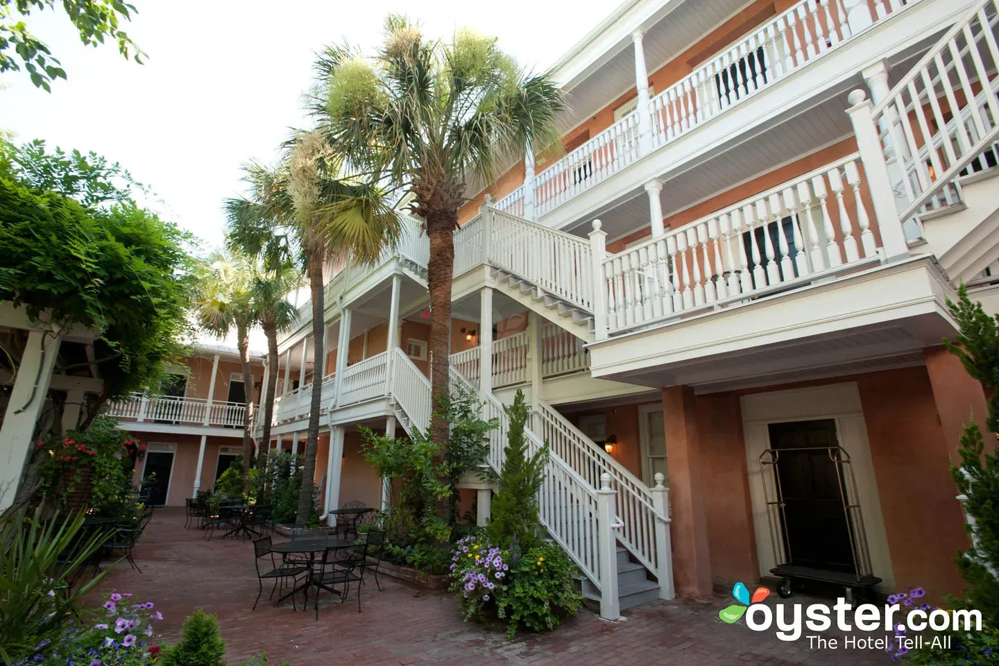 The Elliott House Inn Review: What To REALLY Expect If You Stay