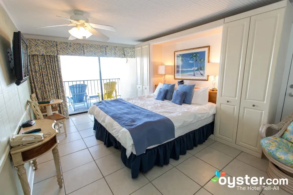 The Oceanfront Litchfield Inn Review: What To REALLY Expect If You Stay