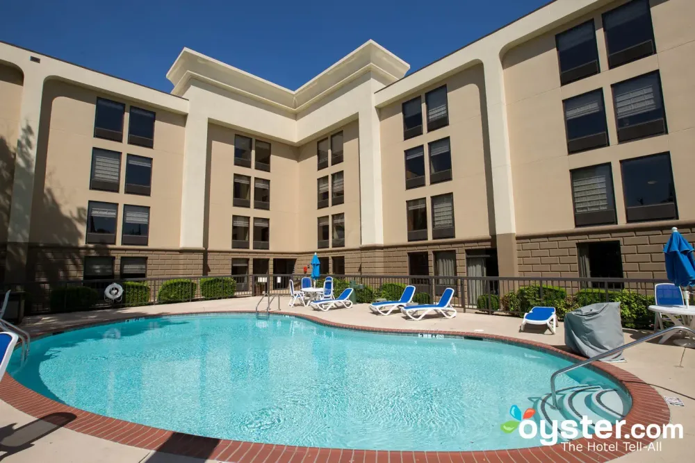 Hampton Inn Memphis-Poplar Review: What To REALLY Expect If You Stay