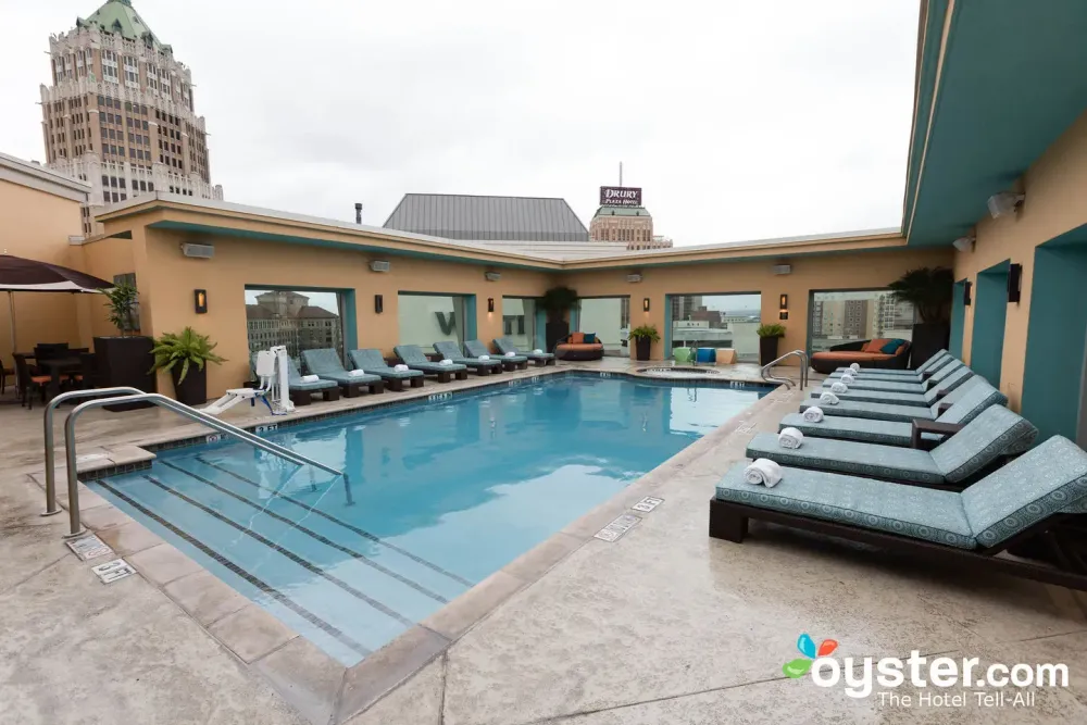 Hotel Contessa Review: What To REALLY Expect If You Stay