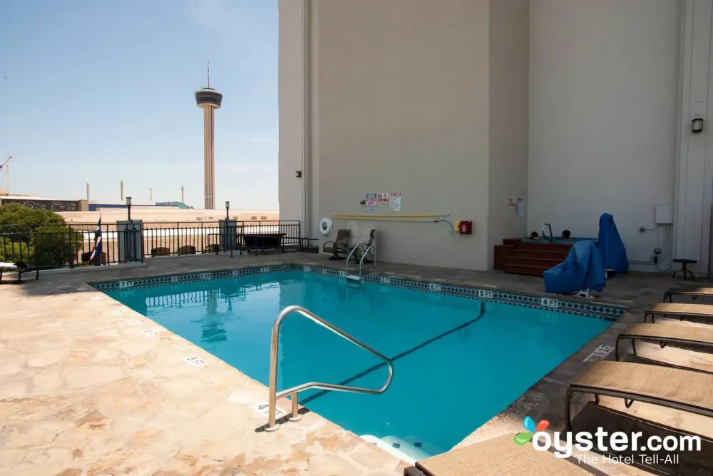 Hilton Palacio del Rio Review: What To REALLY Expect If You Stay