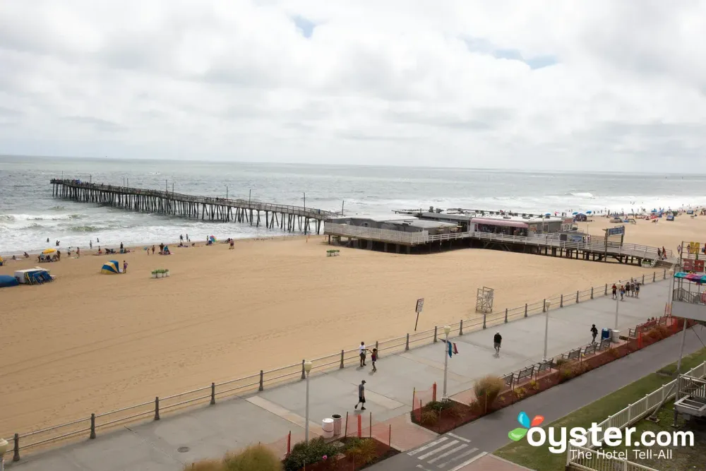 The Breakers Resort Inn Review: What To REALLY Expect If You Stay