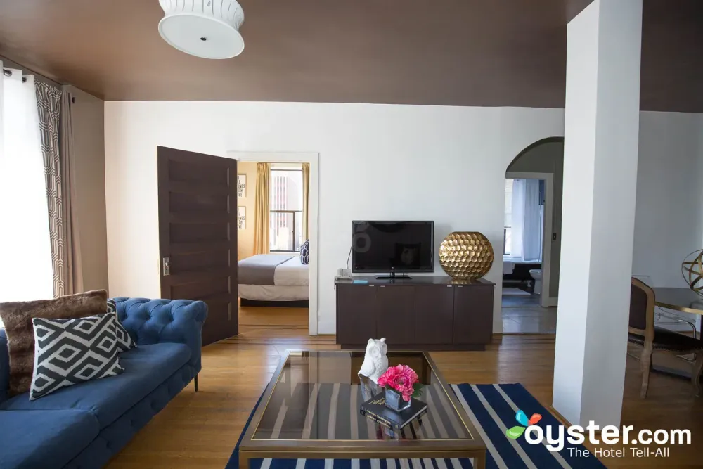 Moore Hotel Review: What To REALLY Expect If You Stay