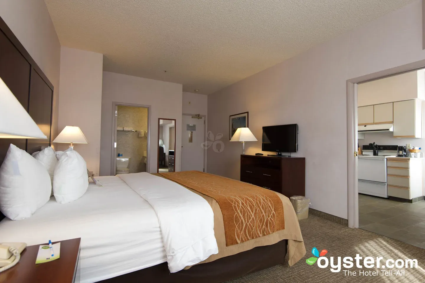 Comfort Inn & Suites Seattle Review: What To REALLY Expect If You Stay