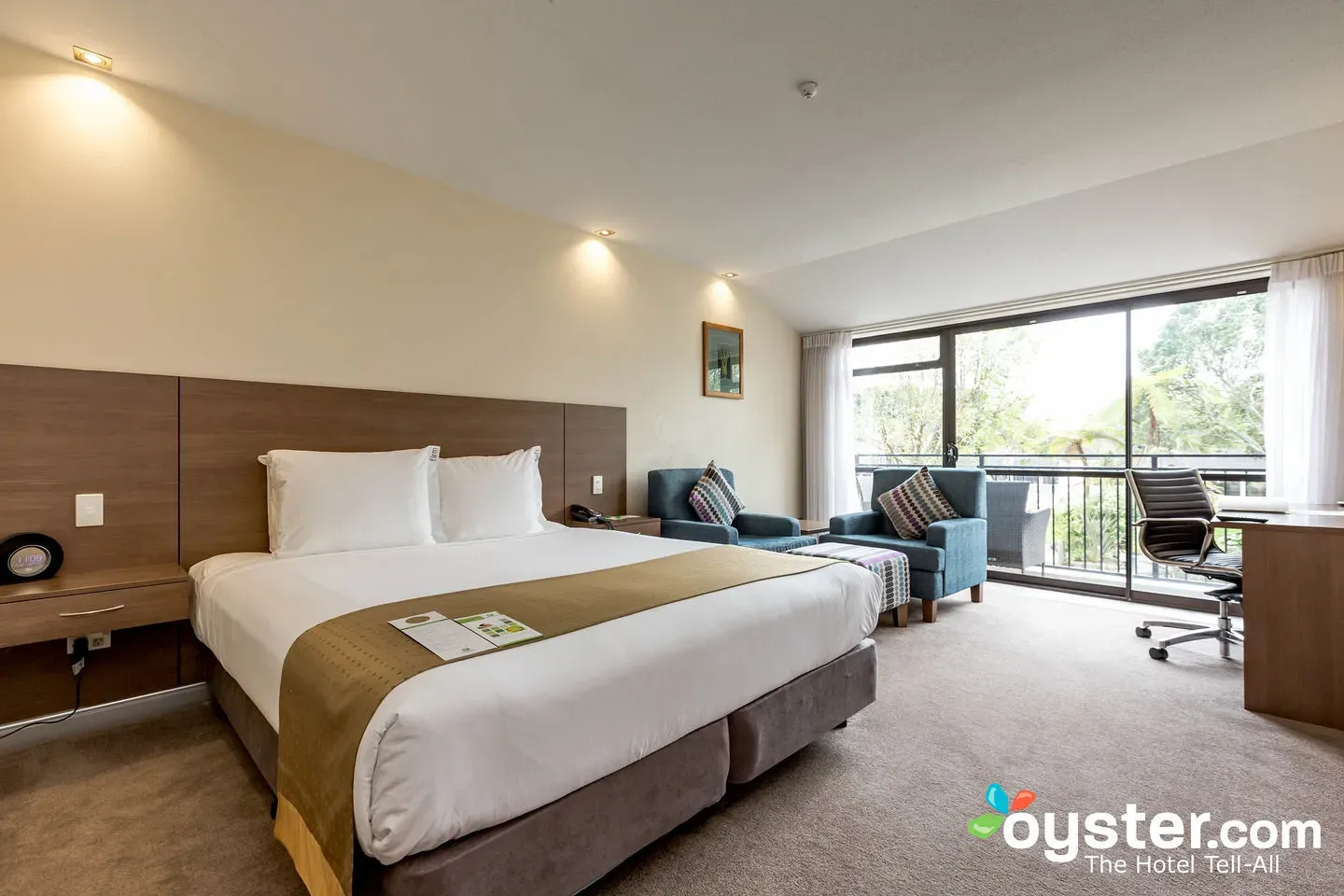 Holiday Inn Auckland Airport Review: What To REALLY Expect If You Stay