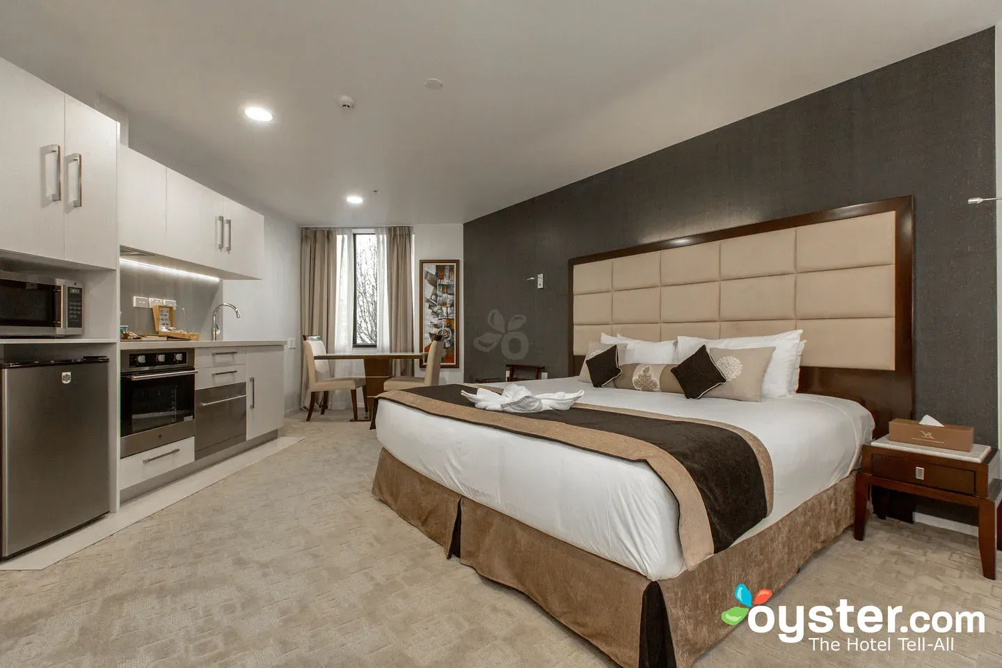 VR Queen Street Review: What To REALLY Expect If You Stay